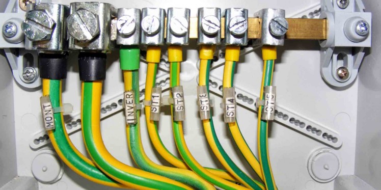 EXPOSED CONDUCTIVE PART AND GROUNDING