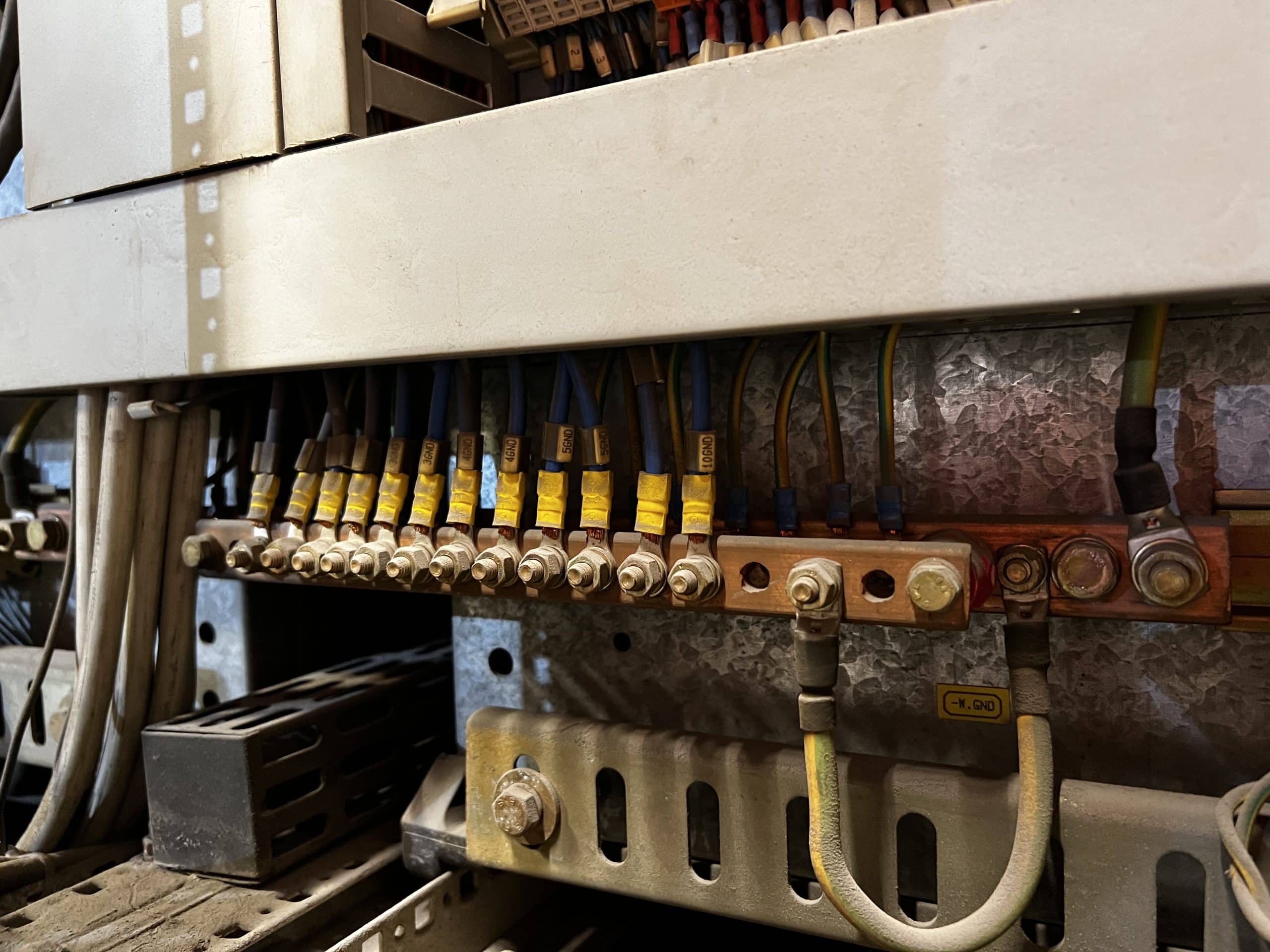 Seven reasons to Bond or Earth a metallic part